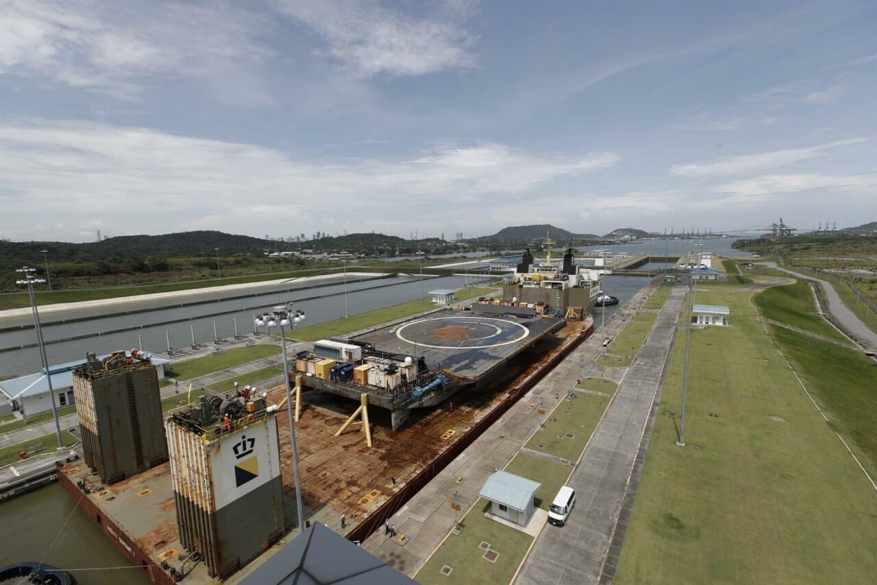 Canal de Panamá anuncia que aumentará tres pasos más diarios de buques ...