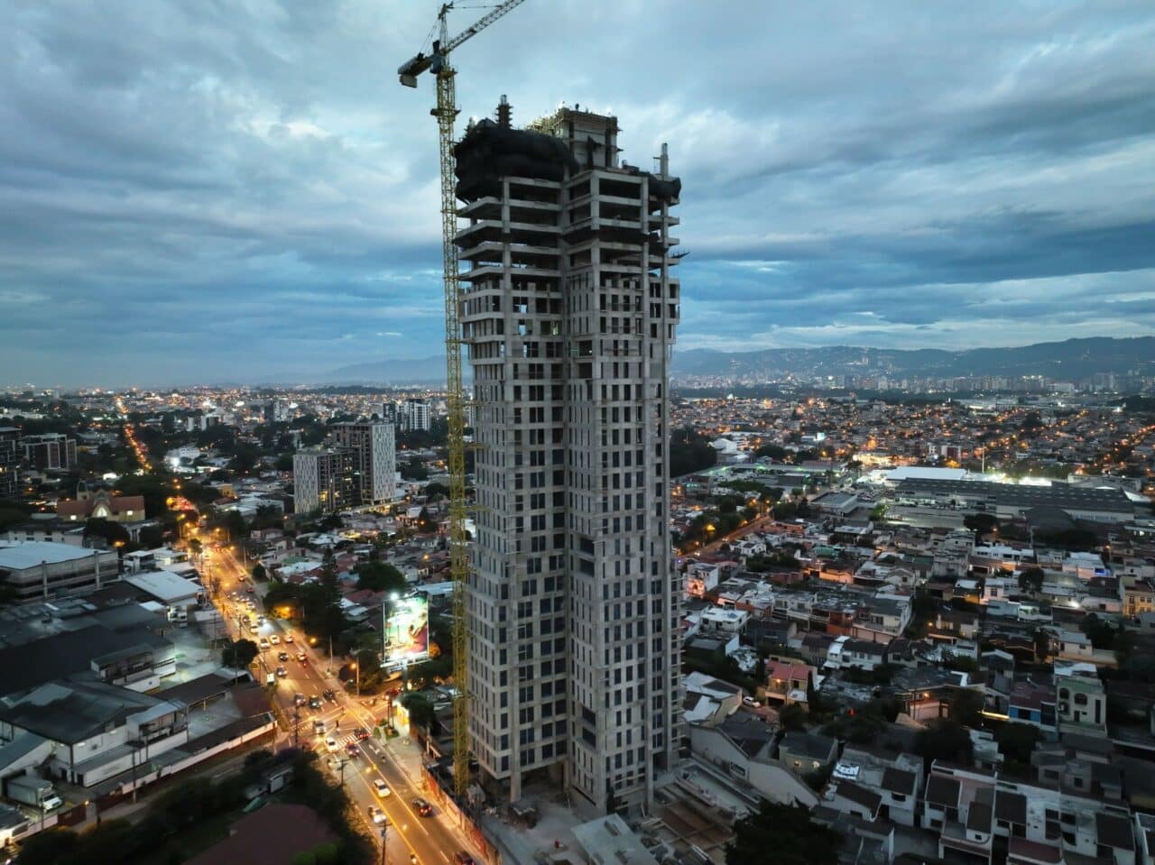 Edificio más alto de Guatemala culmina obra gris - Revista Summa