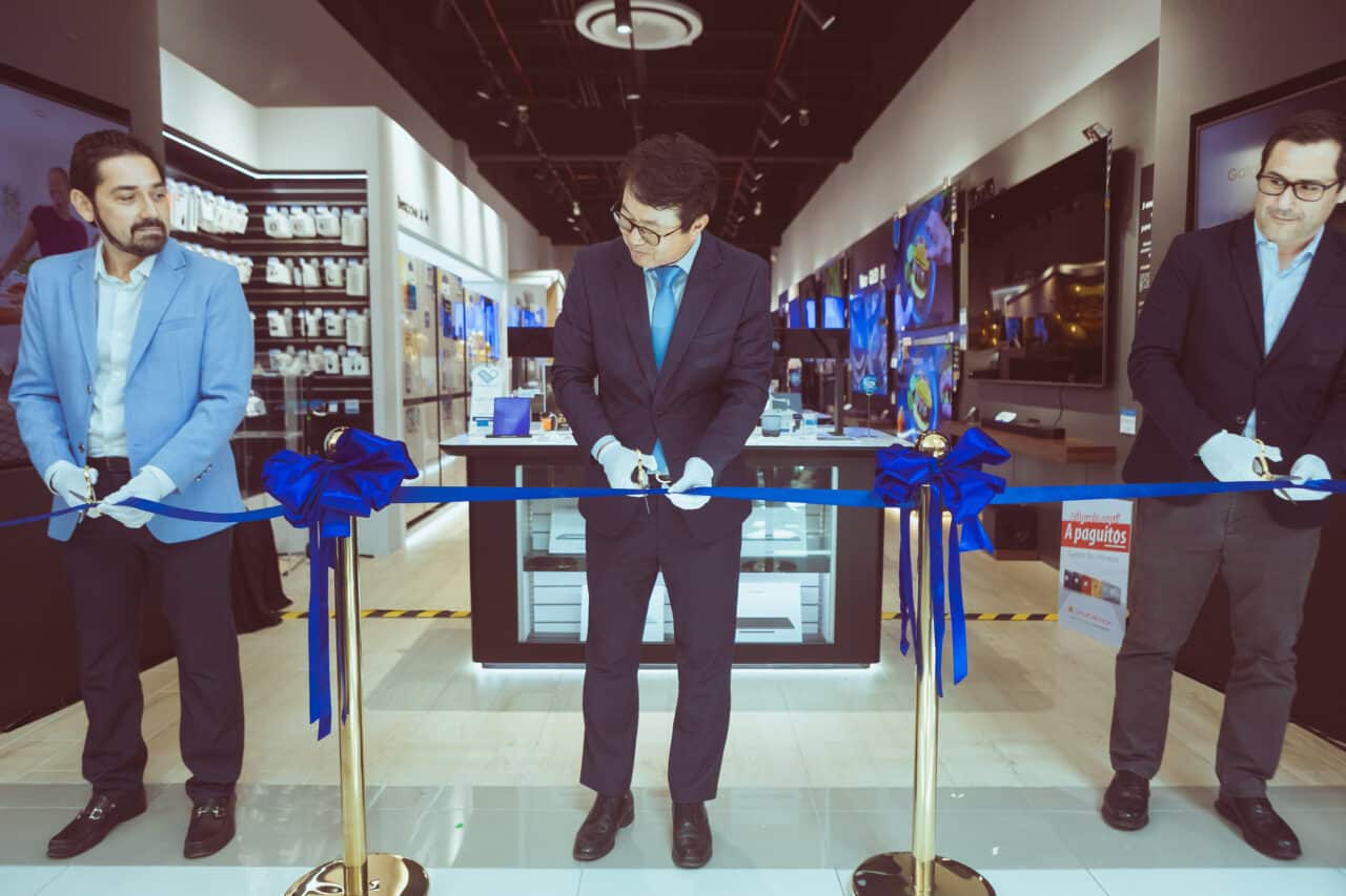 Samsung inaugura en Costa Rica nueva tienda Multiexperiencia - Revista ...
